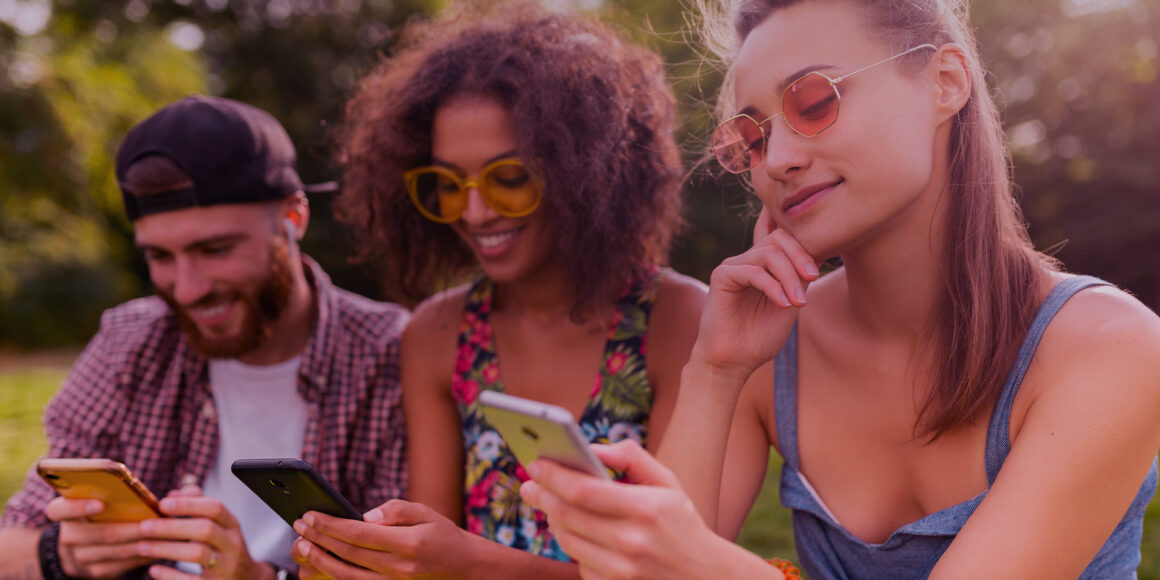 Generazione Z e social media: trend e abitudini nel 2023 - DeRev